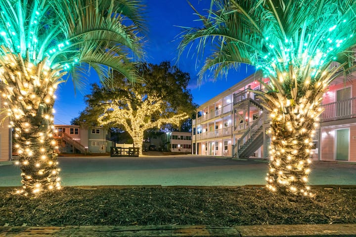 Treehouse Lodge,walk To Beach,pet-friendly 104 - North Myrtle Beach, SC