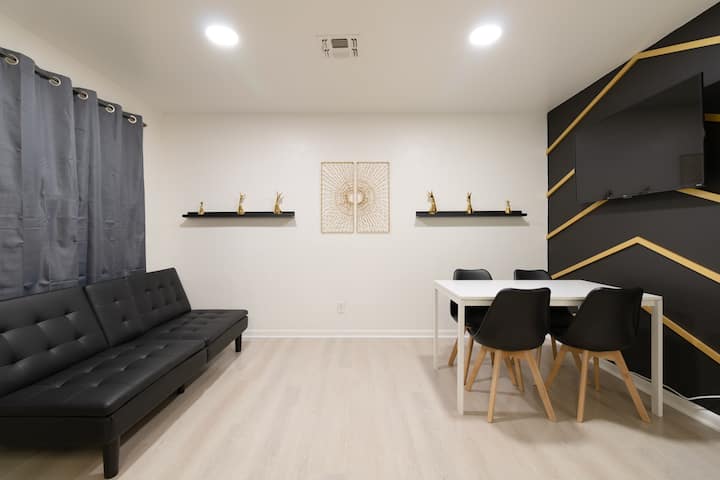 Egyptian Theme / King + Queen / Laundry / Parking - Phoenix, AZ