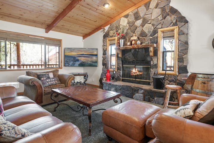 Castle Glen • Game Room• Spa - Big Bear, CA