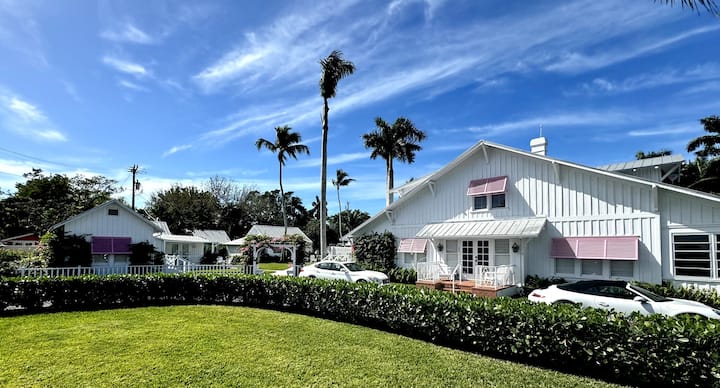 The Historic Coquina Cottage B - 2 Blocks To Beach - Naples, FL