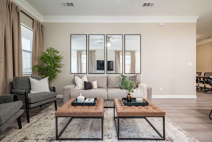 Large Conference | Private Yard | Gated Community - Stafford, TX