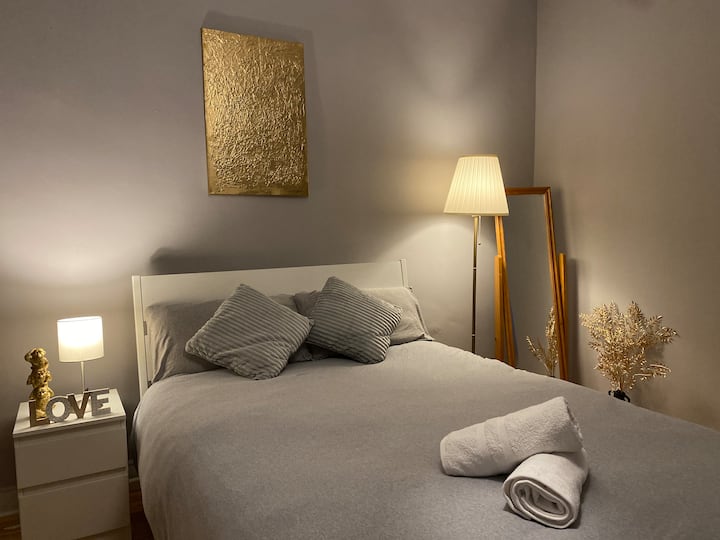 Central Sunny Golden Flat - Walk Everywhere - Dublin