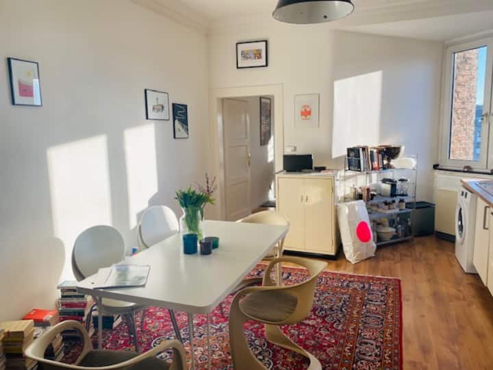 Spacious & Sun-kissed City Flat! - Düsseldorf