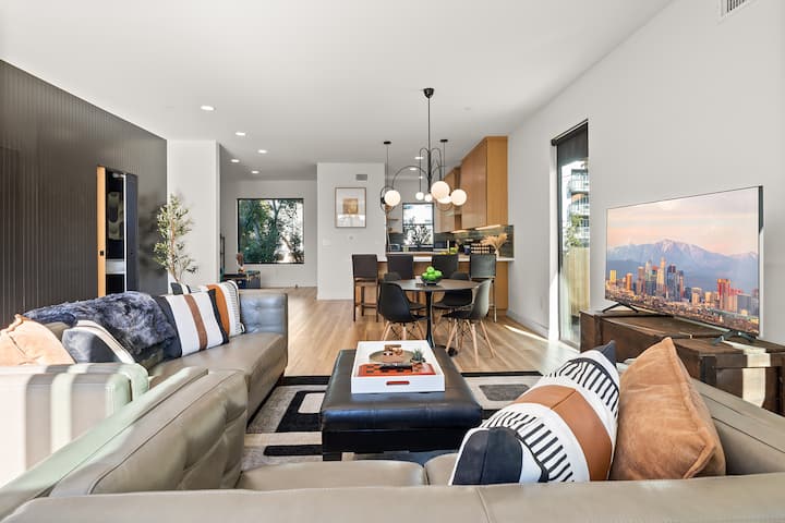 Rooftop 3b/2.5ba House-near Dodger Stadium+dtla! - Los Angeles, CA