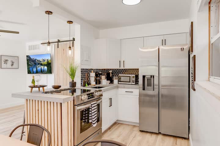 Cute Condo, Steps To Downtown Bars & Restaurants - Lake Worth, FL