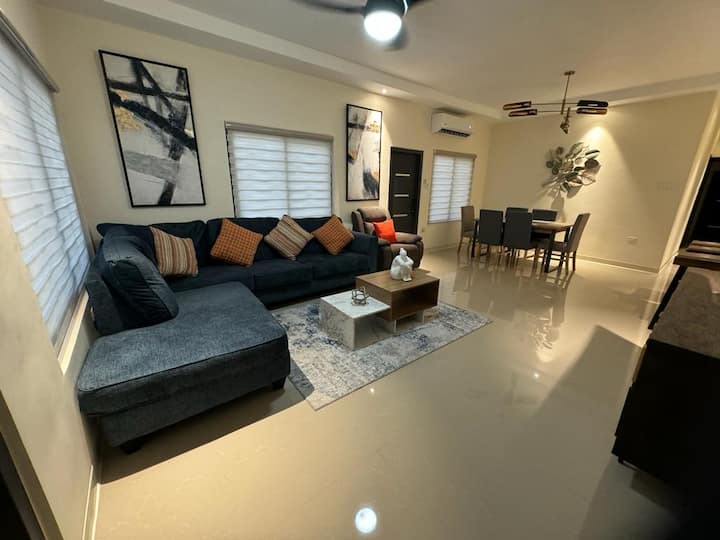 Pyramid Peak Paradise - Chic 3 Bedroom/3.5 Bath - Ocho Rios