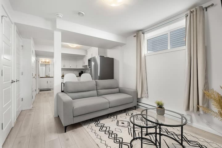 Chic 2br Kensington Suite - Saskatoon Stay - 薩斯卡通