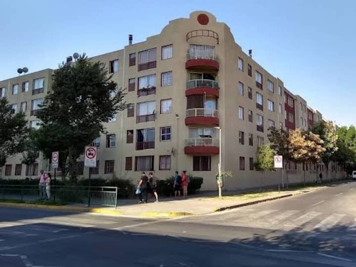 Departamento Junto Al Metro Y Con Estacionamiento - Santiago
