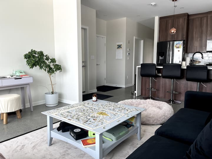 Local Living-cozy Condo Bedroom - Great Slave Lake