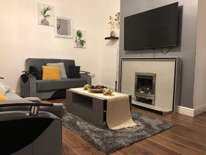 Comfortable Home From Home - Bolton