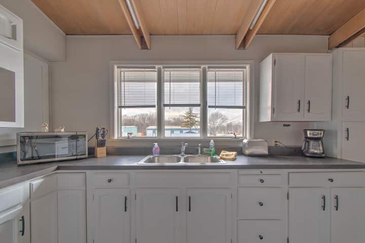 Large Apartment Near Merrillville, Griffith, Bp - Gary, IN