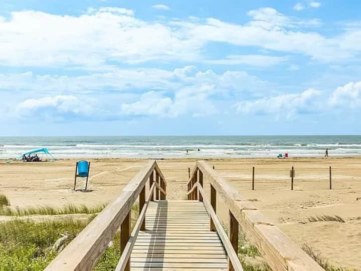 Pelican Place - Beach Front - Pet Friendly - Surfside Beach, TX