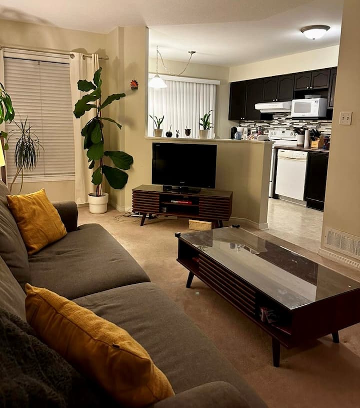 Cozy House In Orleans - Ottawa