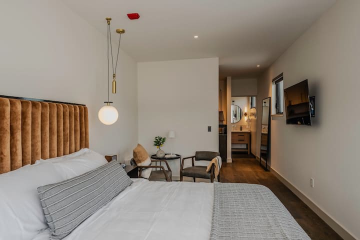 Brannan Lofts: King + Kitchenette - Calistoga, CA