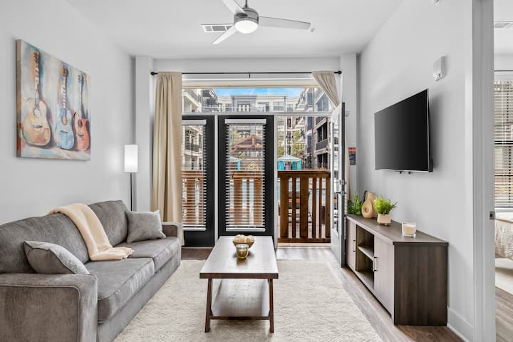 Classy Downtown Getaway - Steps From Broadway - Nashville, TN