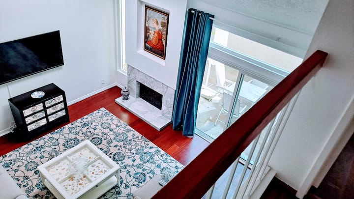 Cozy And Inviting Townhouse - Irvine, CA