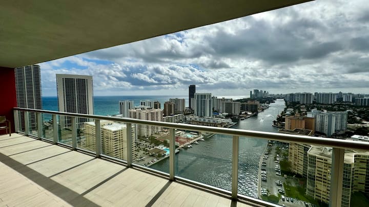 Wow! Impressive Views! 32th Floor - Hallandale Beach, FL