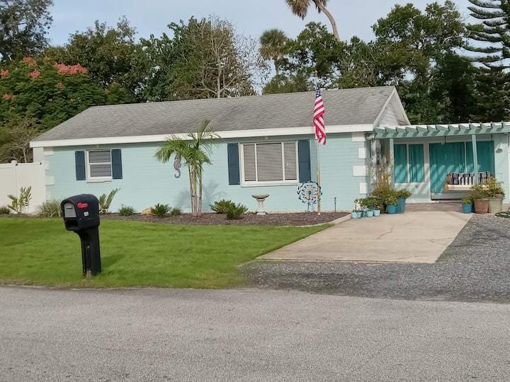 "Pet Friendly" Riverwalk Cottage.  "New Listing". - Edgewater, FL