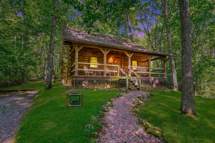 Cabin In The Woods, Yes To Pets! - New Plymouth, OH