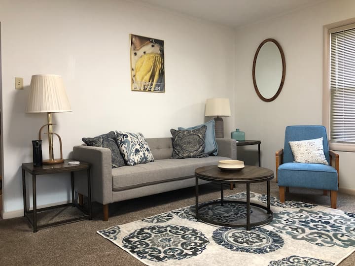 Bright & Sunny Apartment - Helena, MT