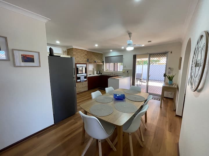 Comfortable Home In Cloverdale - Woodbridge