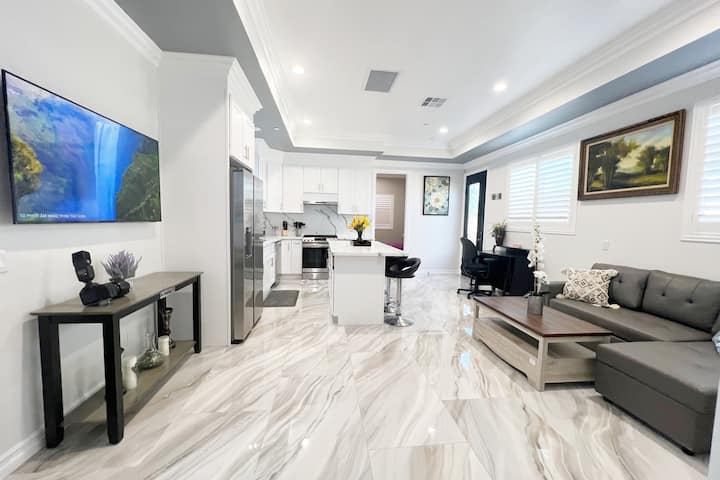 Cozy 2br Guesthouse Near Disney & Knott's - Garden Grove, CA