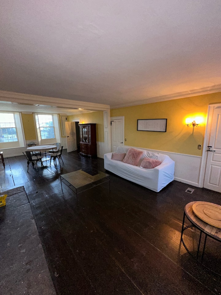 Rm D-priv. Workspace& Shared Bth - Middletown, CT