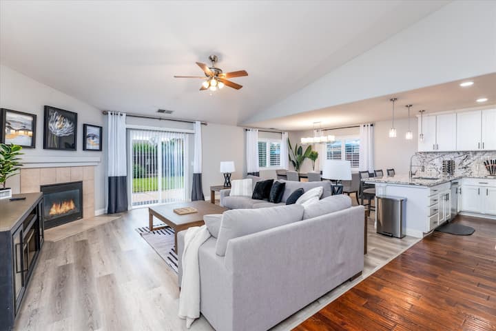 Charming Home | Fresno, Ca | Centrally Located - Fresno, CA