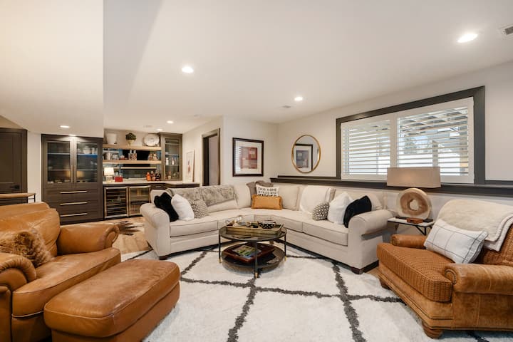 Private Bedroom And Living Area - Grand Rapids, MI