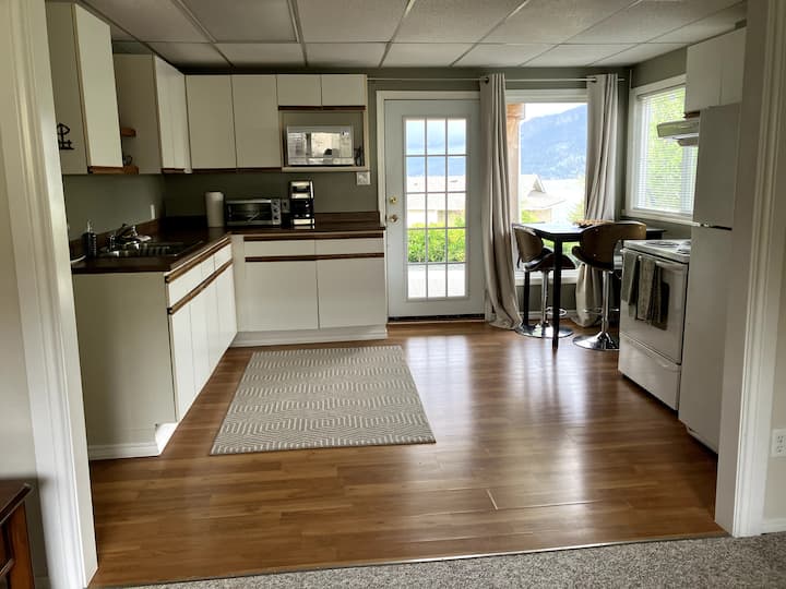 Furnished, Bright Studio Suite - Cowichan Bay
