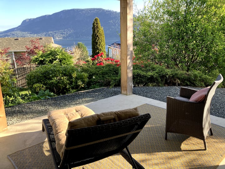 Furnished, Bright Studio Suite - Duncan