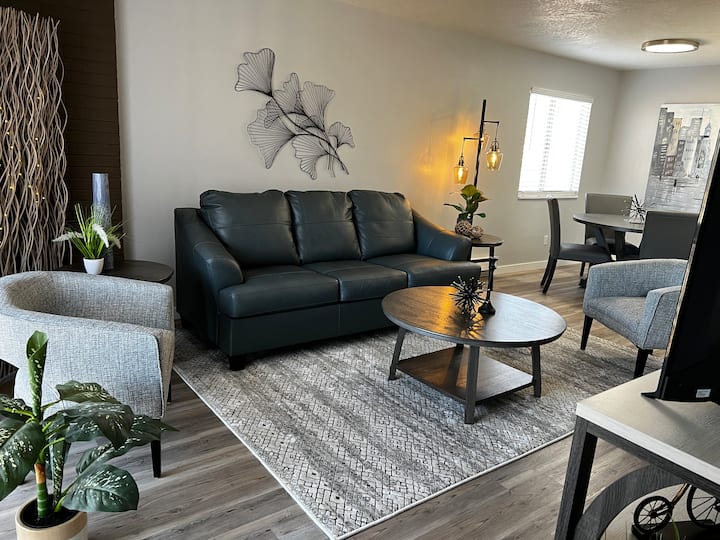 Tranquility, Comfort & Location - 2 Bedroom Condo - Grand Junction, CO