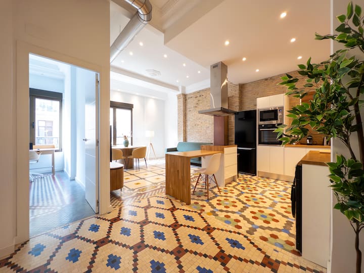 Heart Of City: 3br/3ba Modern Stay Mosaic Tiles - Valencia
