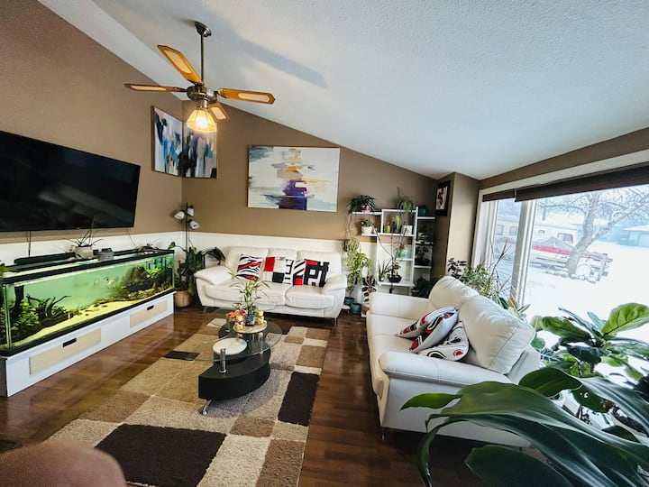 Niksa Place Room-a - Lloydminster