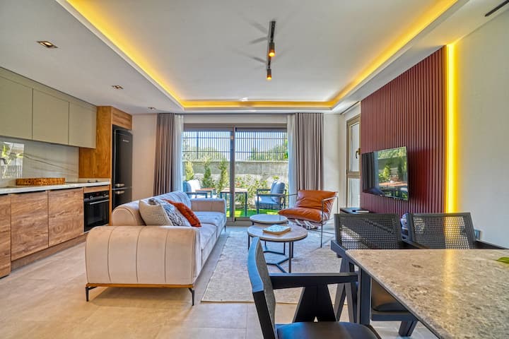 ÖZel Bahçeli, Havuzlu 2023 Yapımı 1+1 Daire -B2 - Çeşme