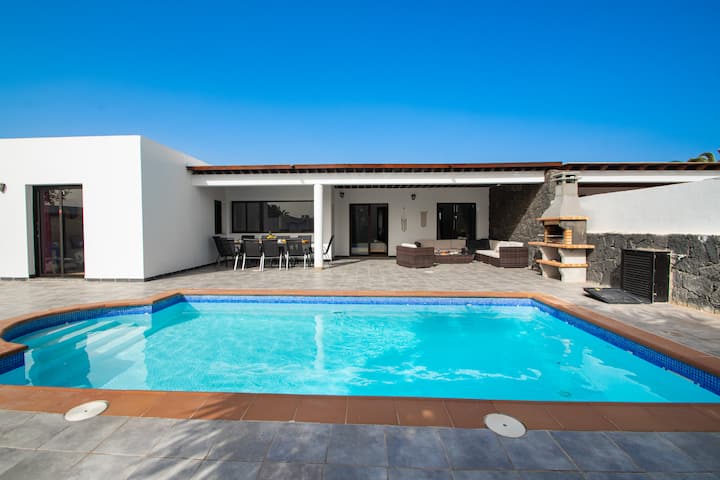 Casa Marlay Spacious,heated Pool, Bbq & Fast Wi-fi - Playa Blanca, Las Palmas, Spain