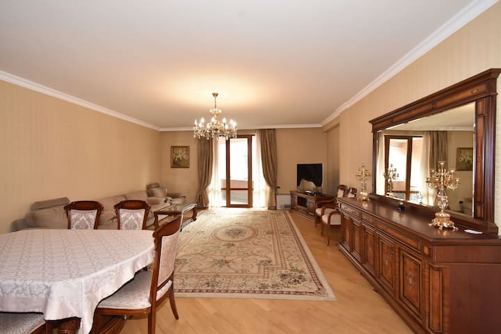 Northern Avenue 10, Grand & Sunny 4b/d Apt. Hh106 - Yerevan