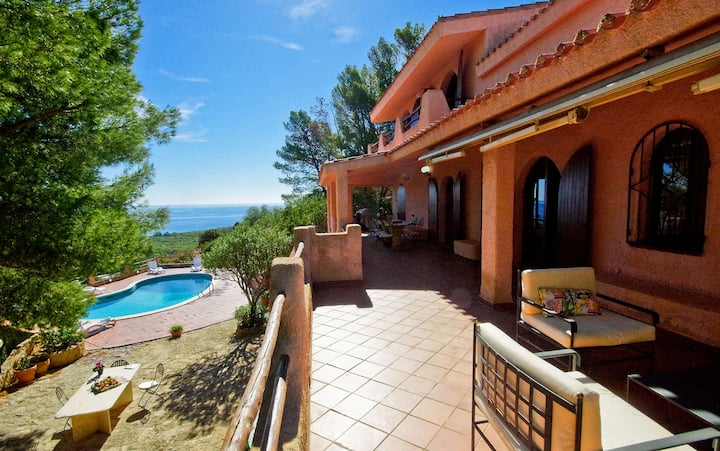 Villa Panorama - W/private Pool Close To Chia - Domus De Maria
