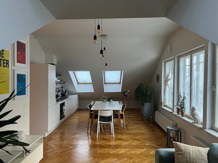 Charming Attic Apartment In The Heart Of Tallinn - Tallinn