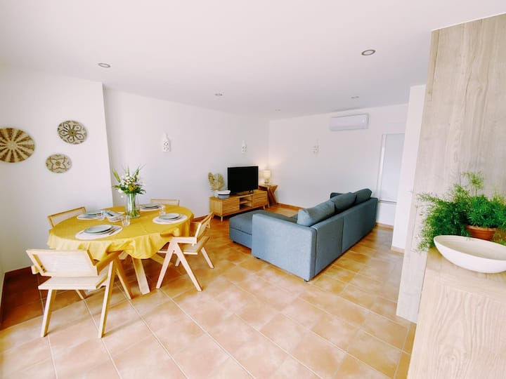 Beach Apartment Gabriela With Pool - Porches
