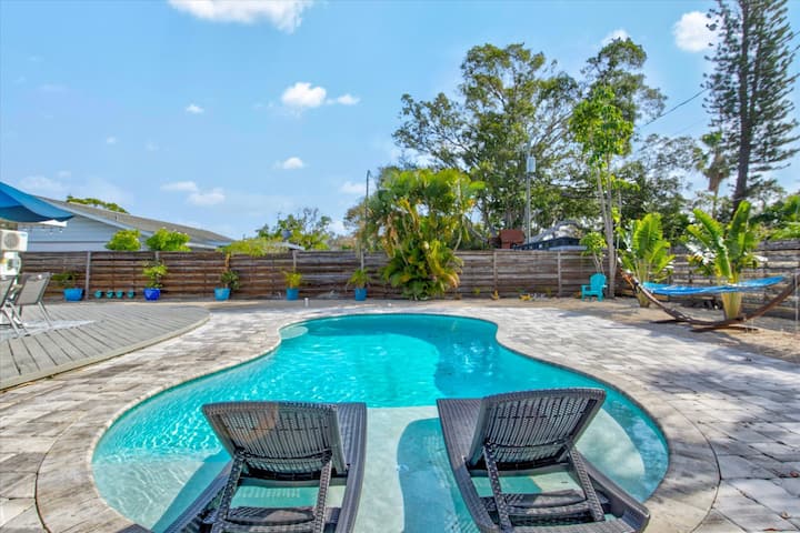 Beachy Pool Home Near Siesta Key - Sarasota, FL