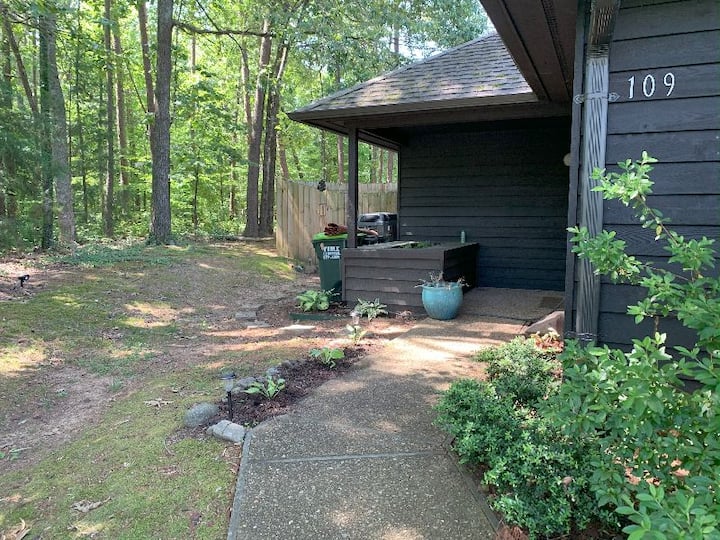 Quiet, Comfy Space To Decompress
2 Beds - Charlottesville, VA