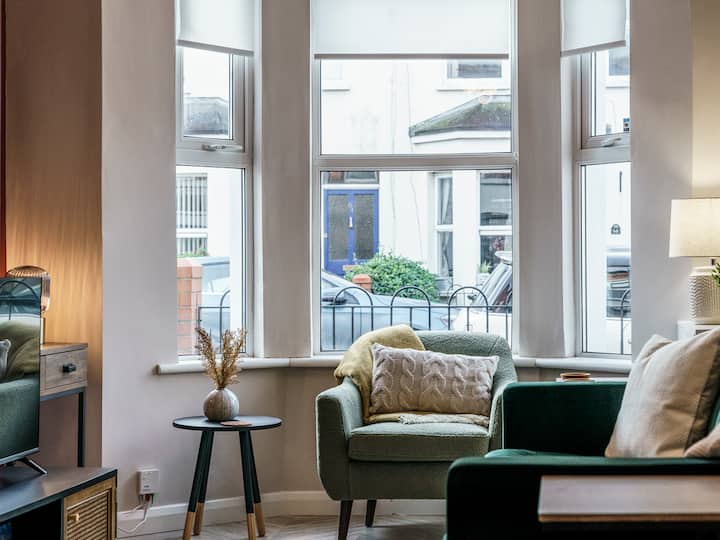 Belmont Bolthole | 2 Bed | Bars & Eateries Abound! - Belfast