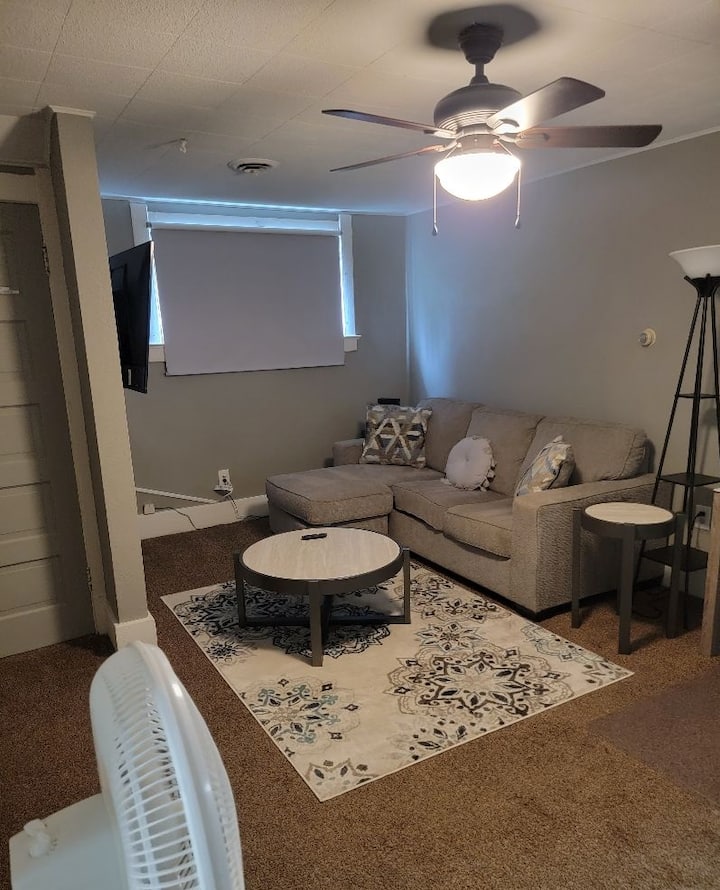 Cozy 2 Room Unit*pet Friendly* - Toledo, OH