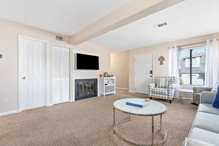Trendy Two-bed Townhome! - Auburn, AL