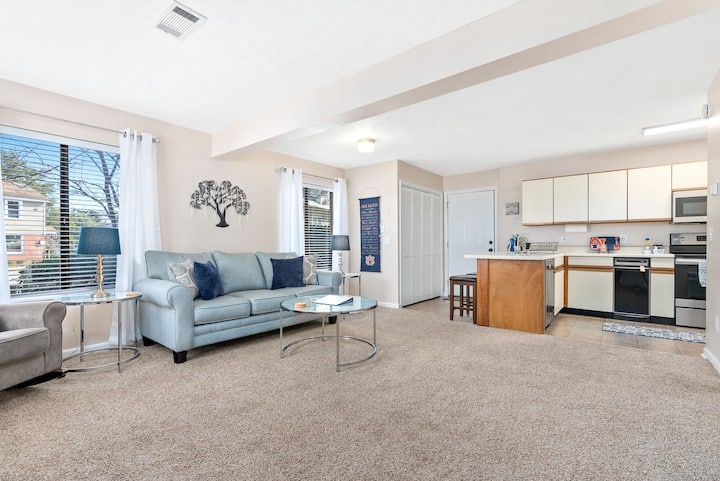 Trendy Two-bed Townhome! - Auburn, AL