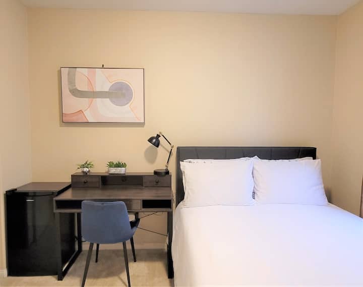 Modern & Comfortable Home Room #1 - Azusa, CA