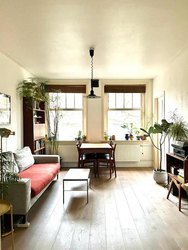 Bright Apartment - Amsterdam