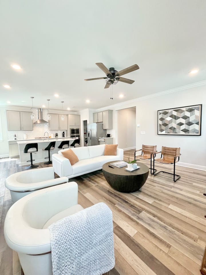 Rm 3 | Charming Bright Private Br - Clayton, NC