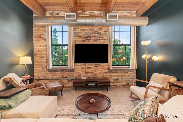 Downtown Riverfront Condo By Medical Mile - Grand Rapids, MI